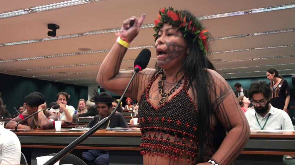 Alessandra Korap Munduruku, chi é la premio Nobel: salva l'ambiente ...